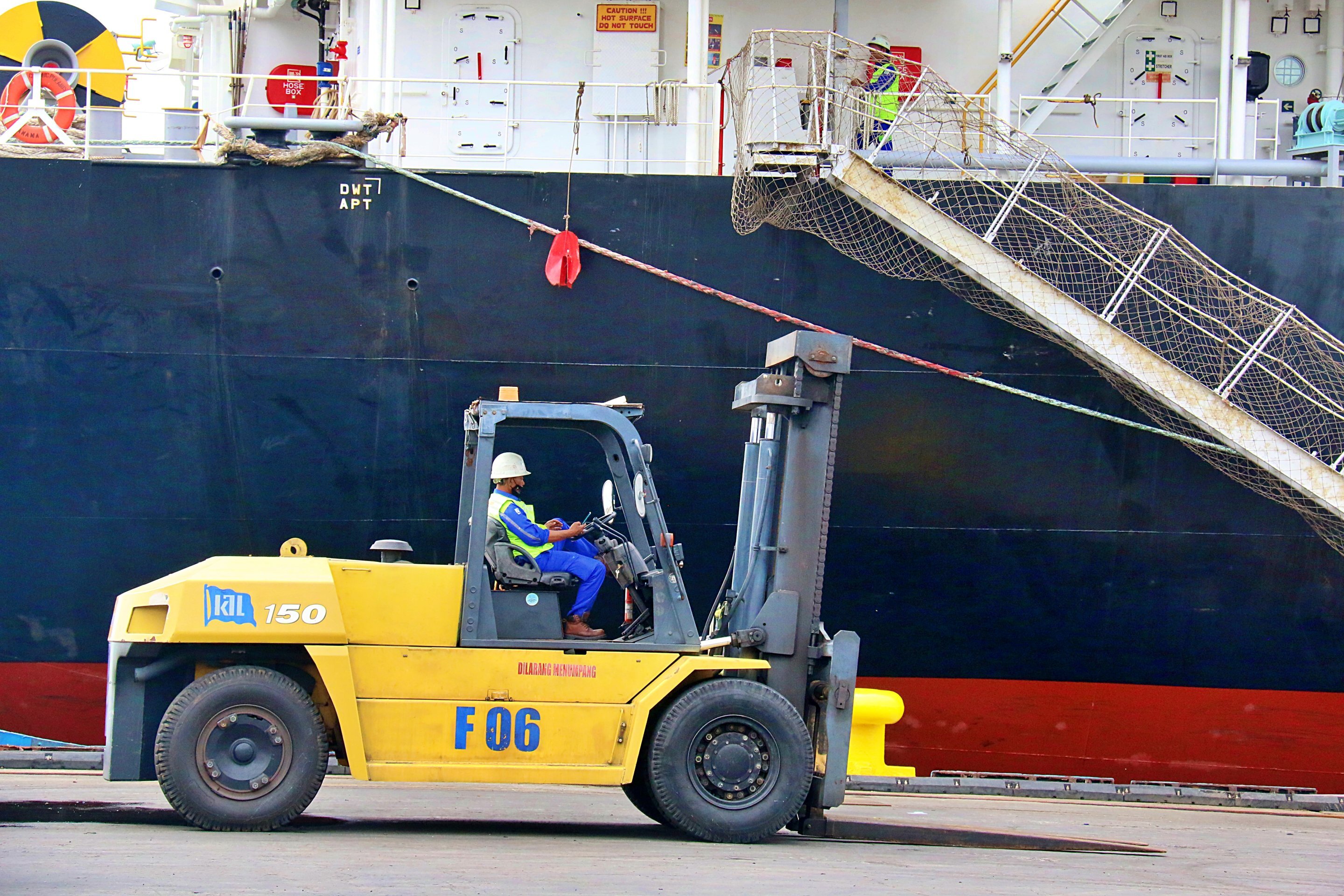 Stevedoring – Freight forwarding | Services | PT Karya Abdi Luhur